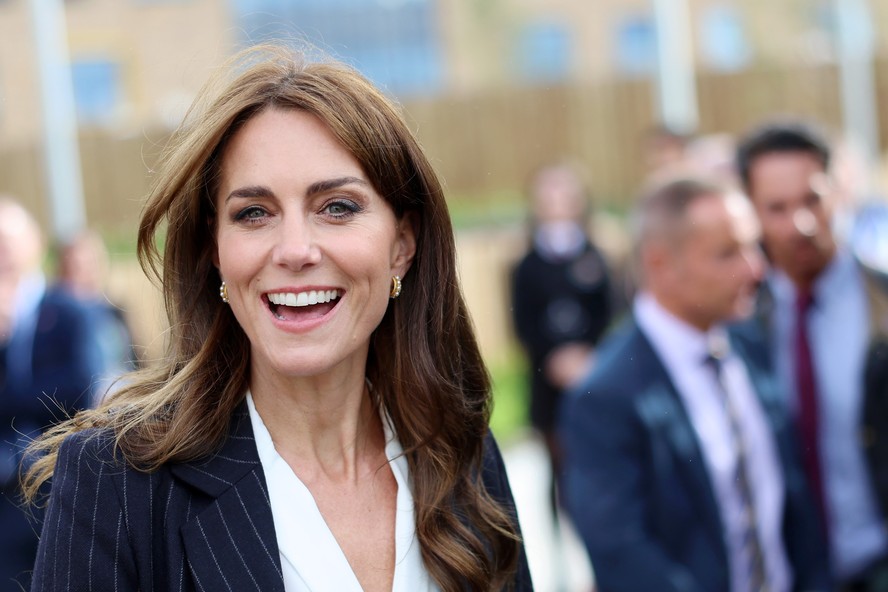 Kate Middleton surge com dois looks millennials