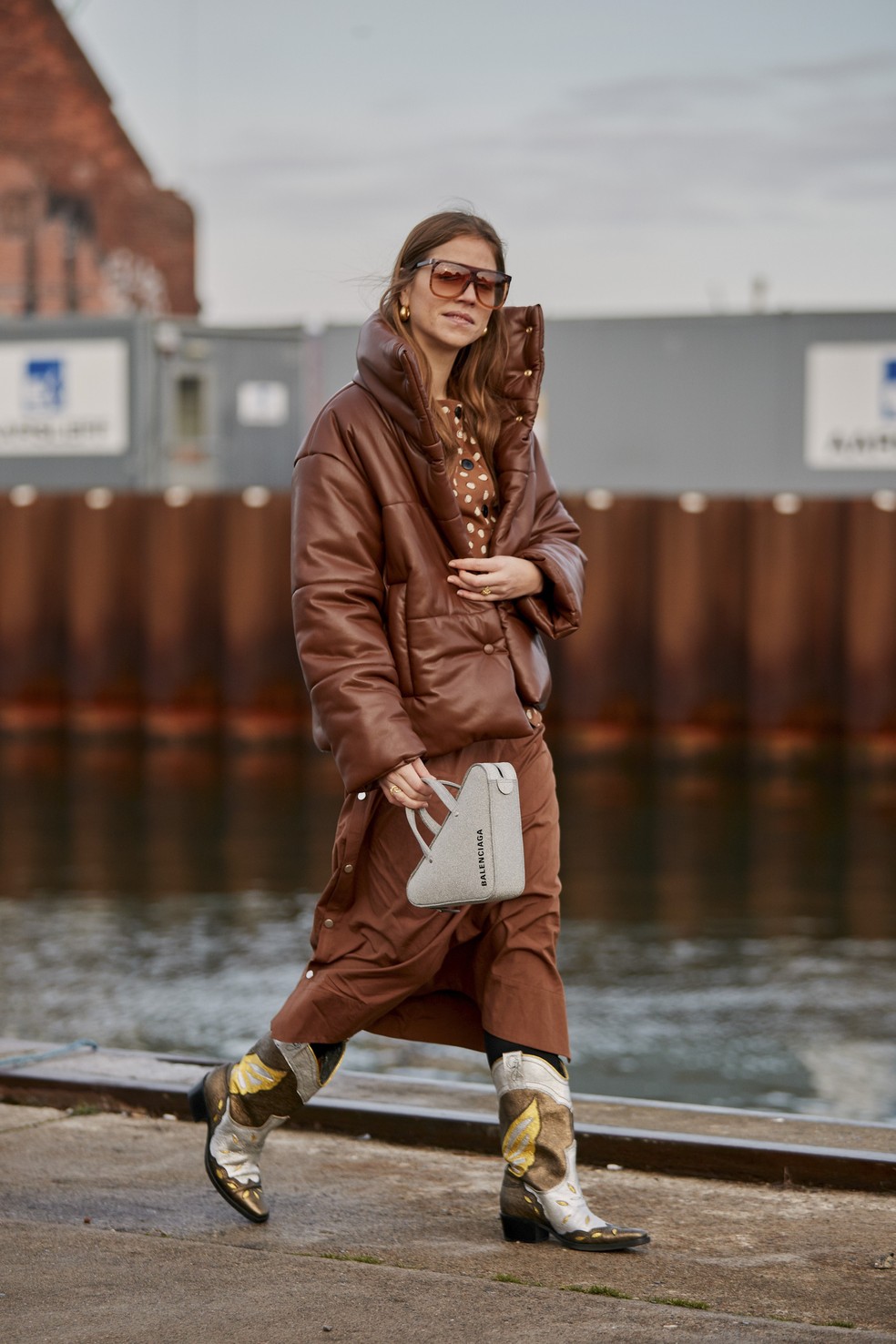 As botas de cowboy vieram para ficar! 20 looks mostram como usar