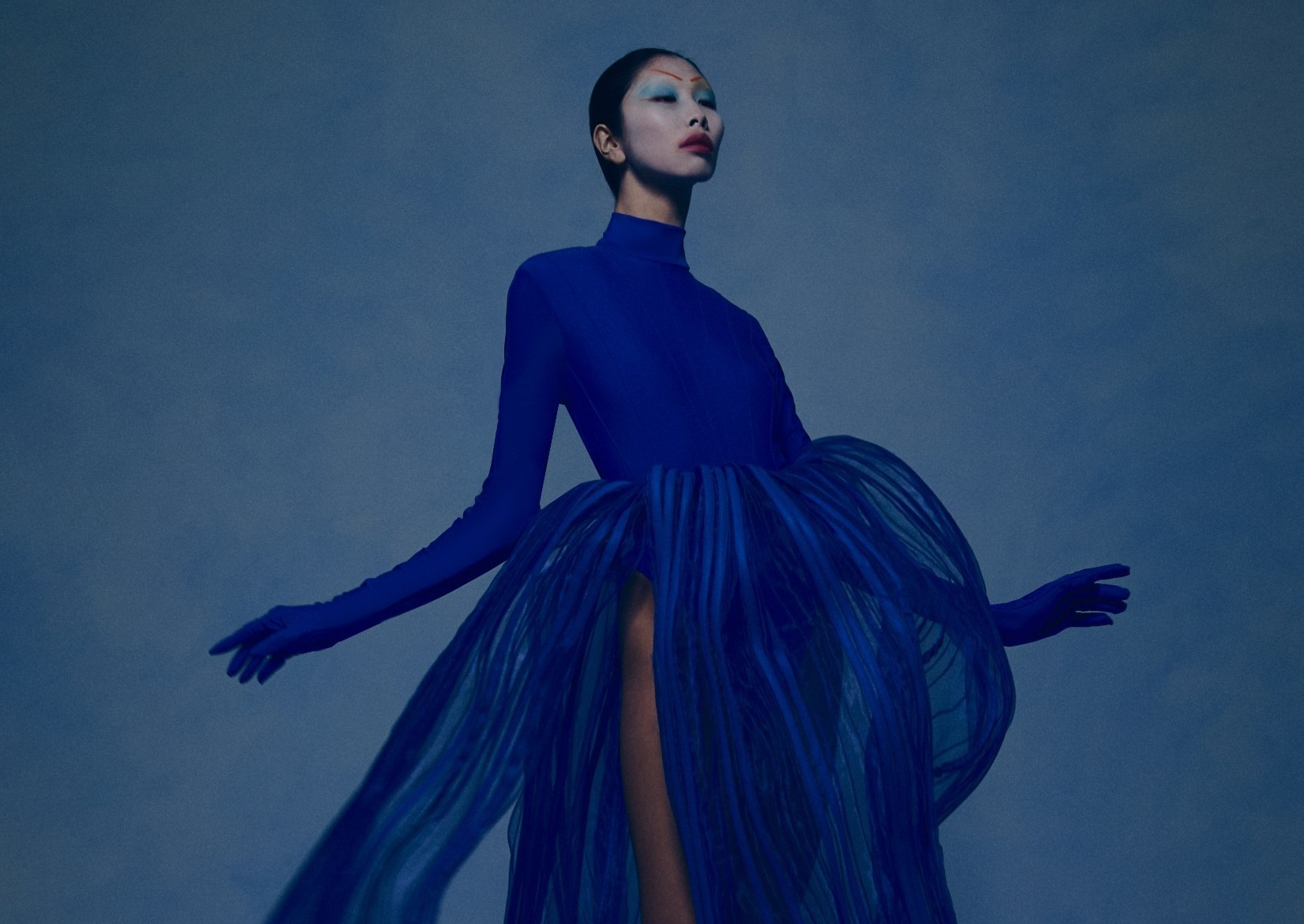 7 looks exuberantes que provam que azul é a cor do momento