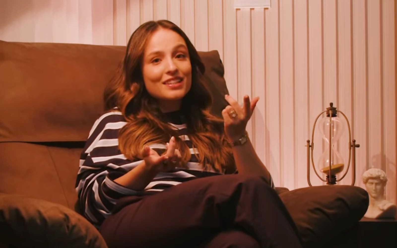 Larissa Manoela reflete sobre crise dos 20: 'Às vezes, bate uma ...