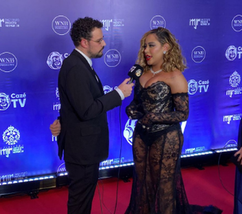 Rafaella Santos elege vestido preto poderoso com transparência para ...