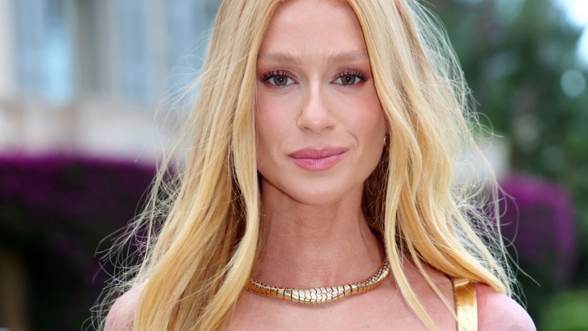 Marina Ruy Barbosa estreia cabelo loiro em evento badalado de Cannes