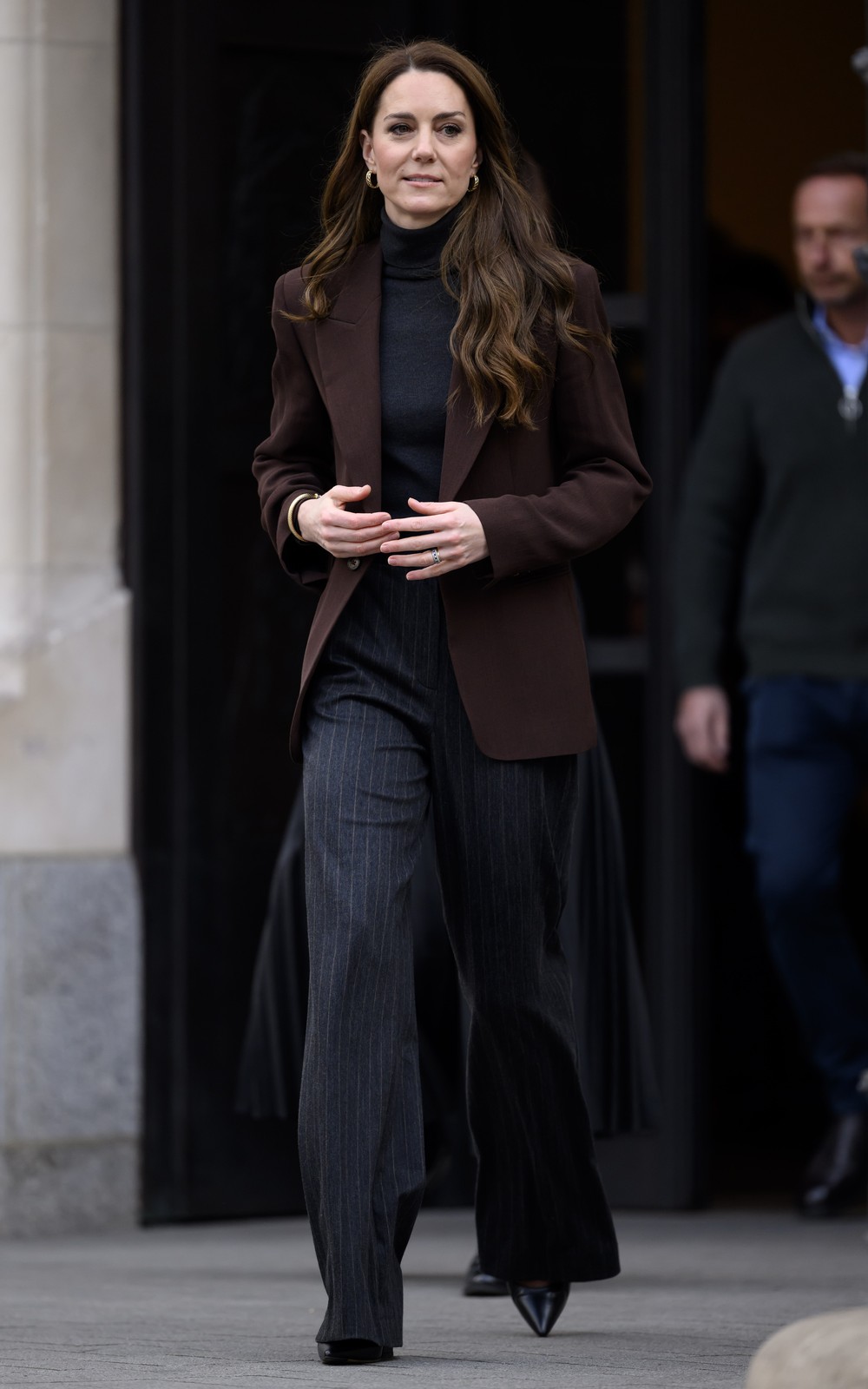 Modelo de blazer usado por Kate Middleton em evento real esgota em ...
