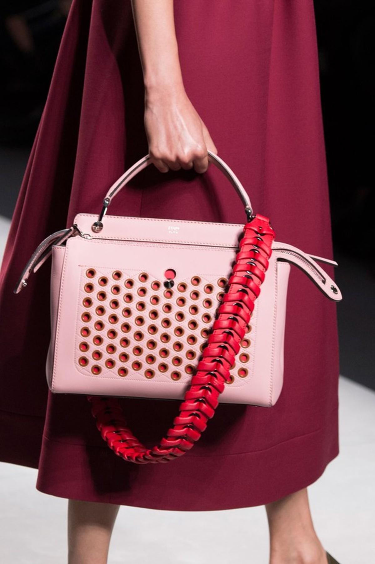 Fendi lança nova it-bag, e tem no Brasil!