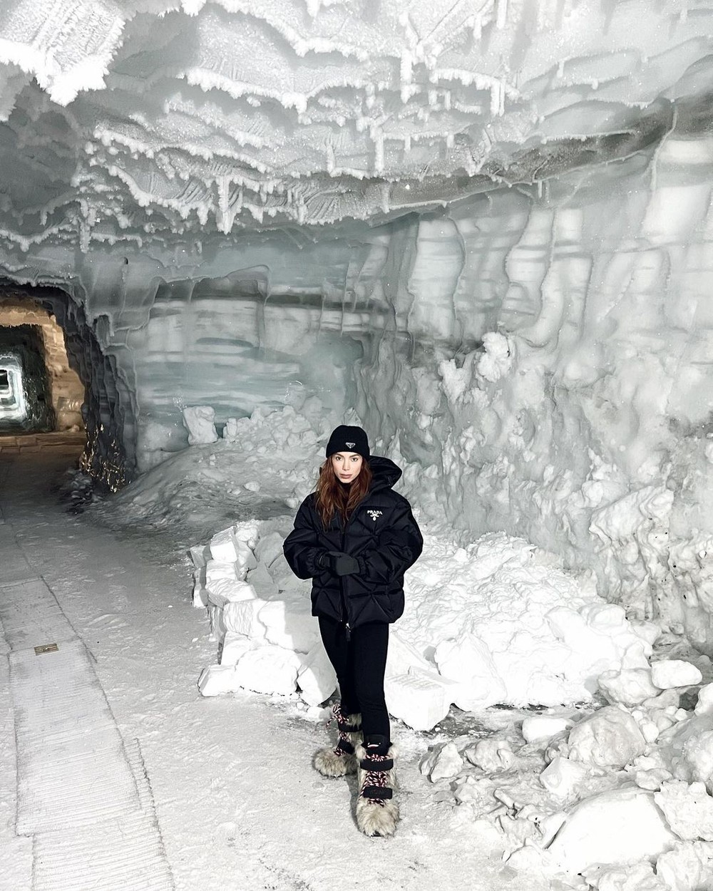 Anitta abre álbum de passeio na Islândia: 'Casa da Elsa'