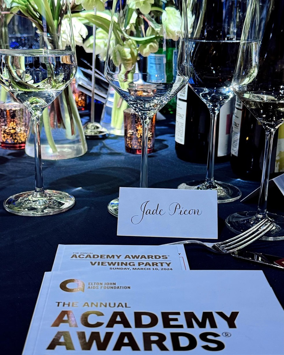 Oscar 2024: Jade Picon surge com o vestido 'post-it' usado por Aubrey ...