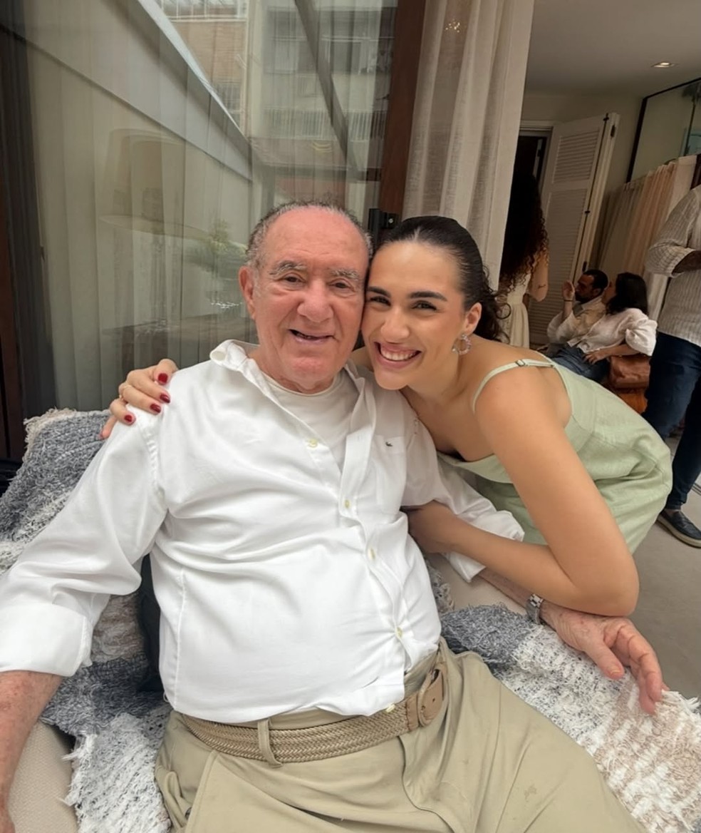 Lívian Aragão celebra 91 anos do pai, Renato Aragão: 'Eterno Didi Mocó'