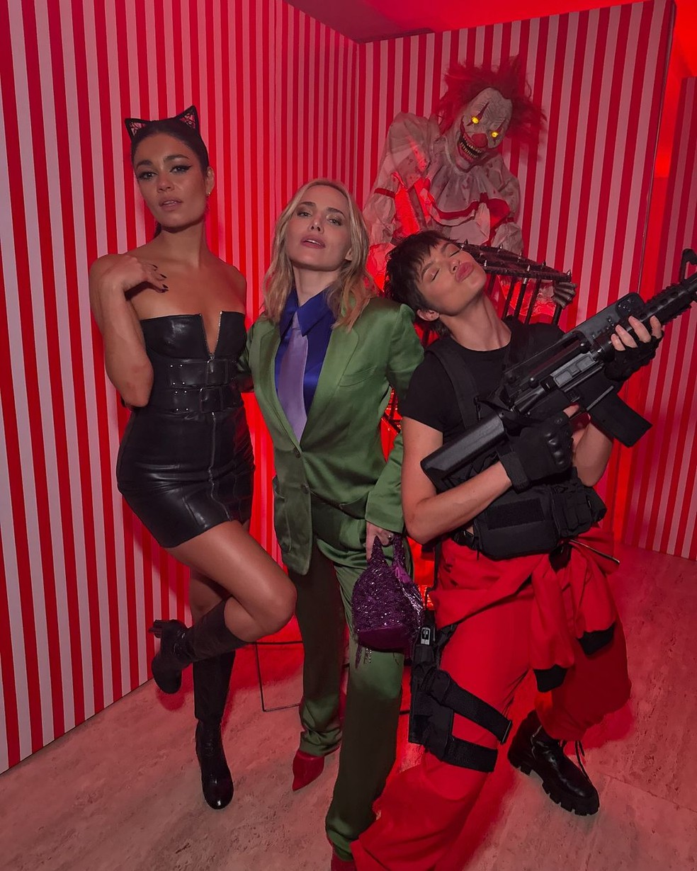 Leticia Colin posa com Sophie Charlotte e Agatha Moreira em festa de ...