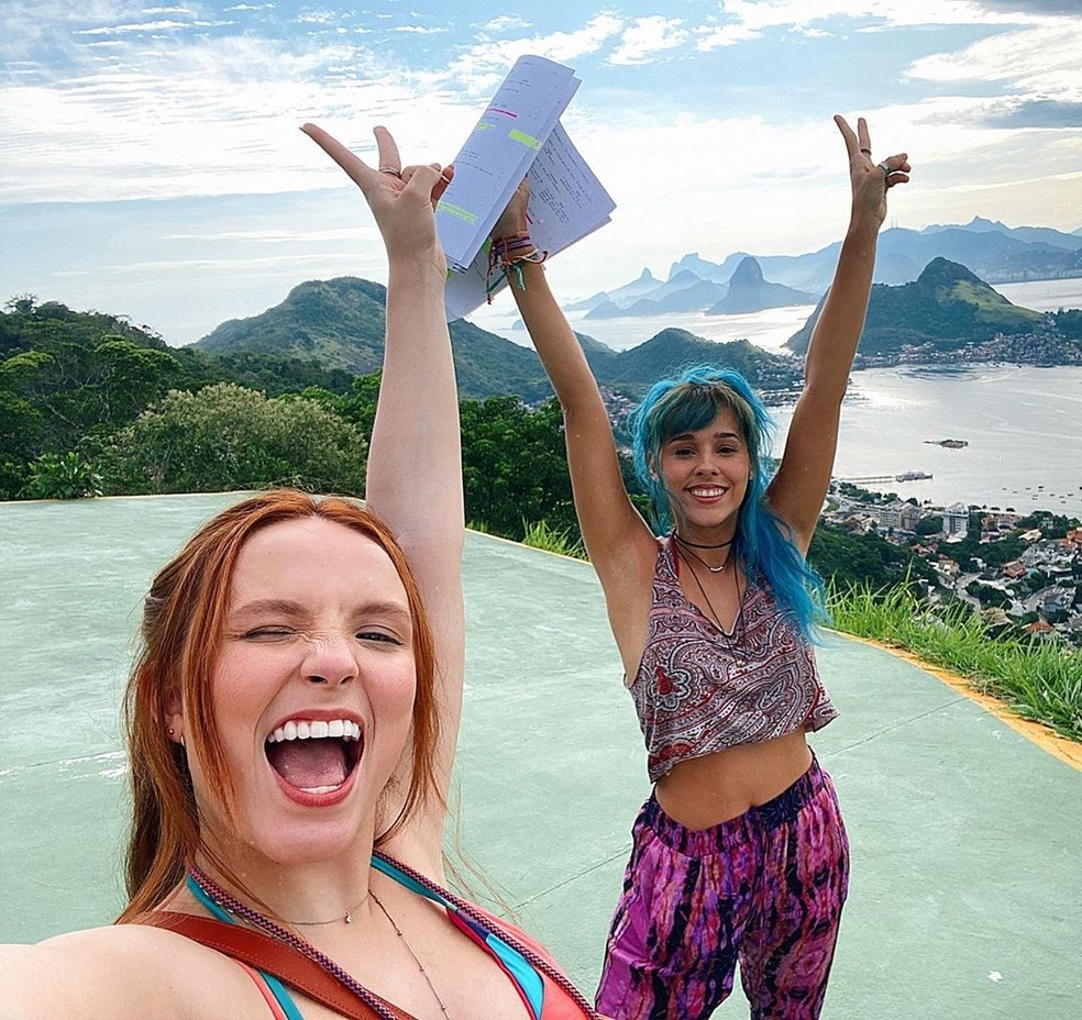 Larissa Manoela celebra a vida de Thati Lopes: 'Presente meu ter você ...