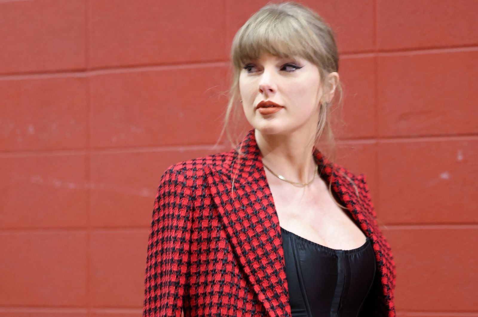 Taylor Swift dá adeus ao visual esportivo e transforma look com ...