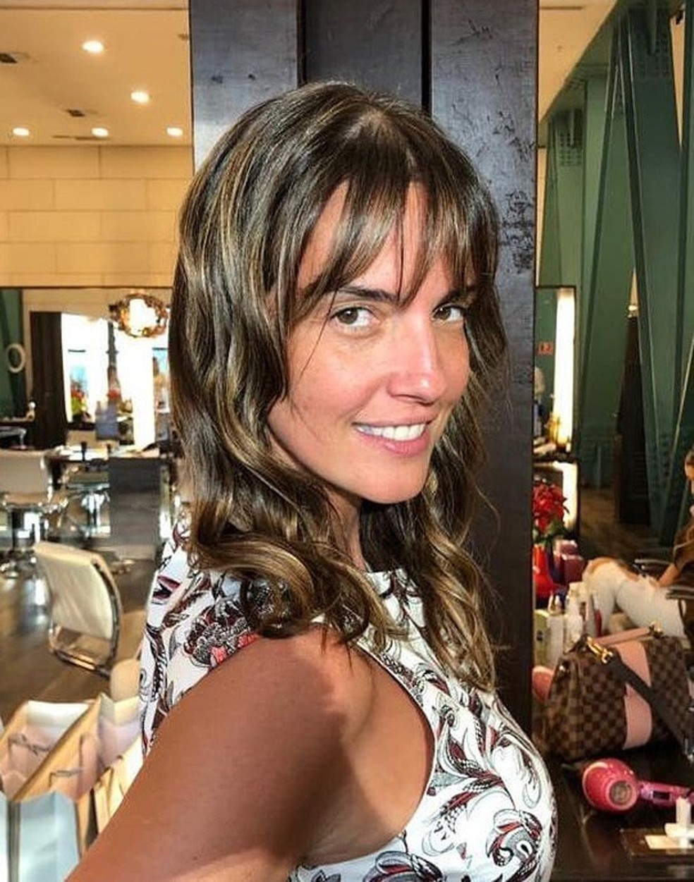 Luciana Cardoso renova o visual para o fim de ano