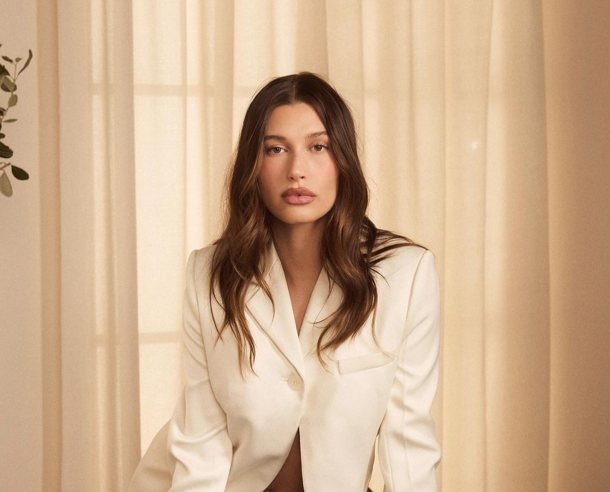 Hailey Bieber confirma venda da marca Rhode para e.l.f Beauty