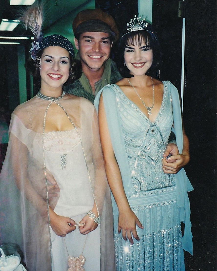 Fernanda Paes Leme relembra clique com Ana Paula Arósio e Erik Marmo: 'Bastidores'