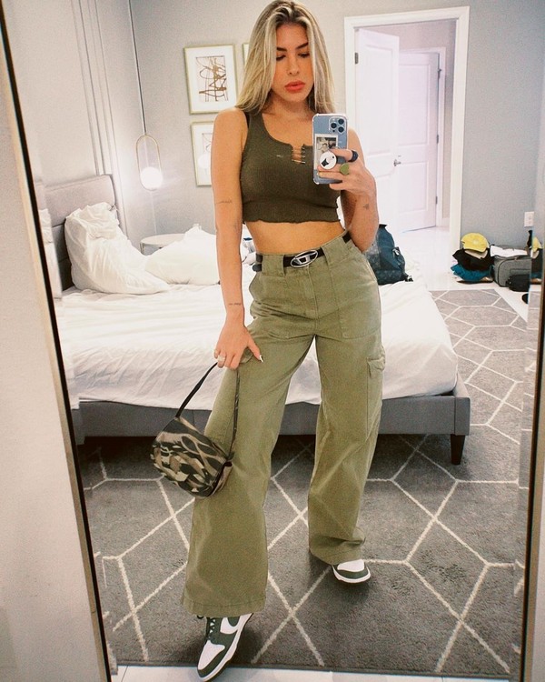 Lore Improta mostra look grifado em Miami