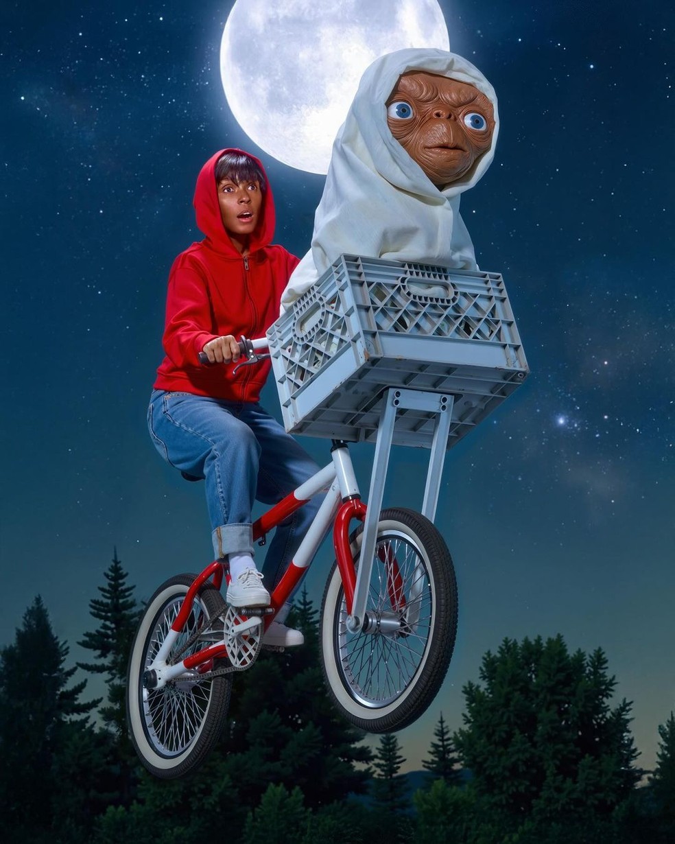 Janelle Monáe surge com fantasia mega realista de E.T. para o Halloween ...