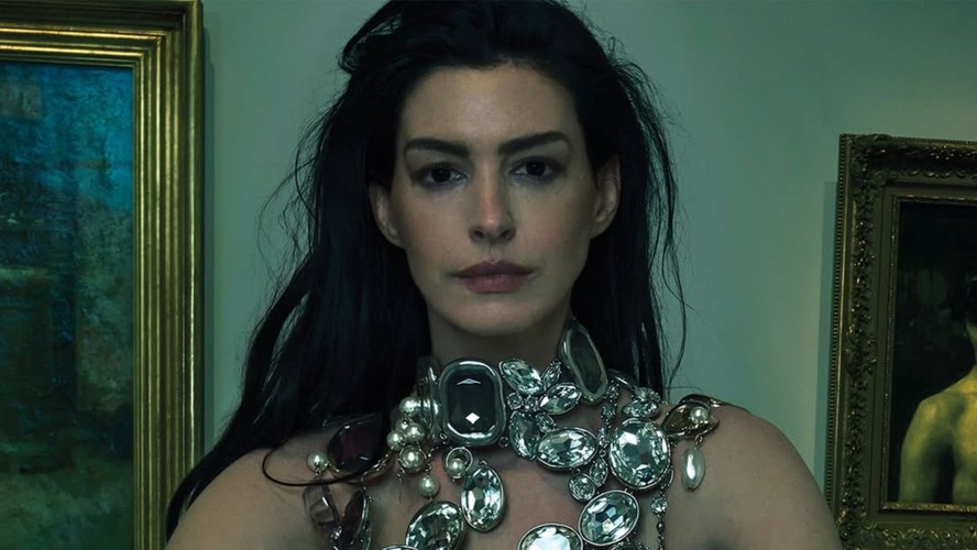 Anne Hathaway publica fotos com trilha de Tom Jobim e recebe comentário ...