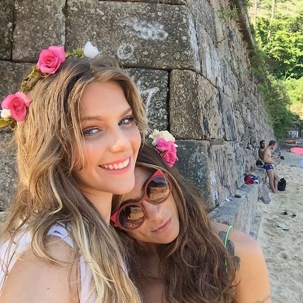 Isabella Santoni comemora 6 milhões de seguidores no Instagram
