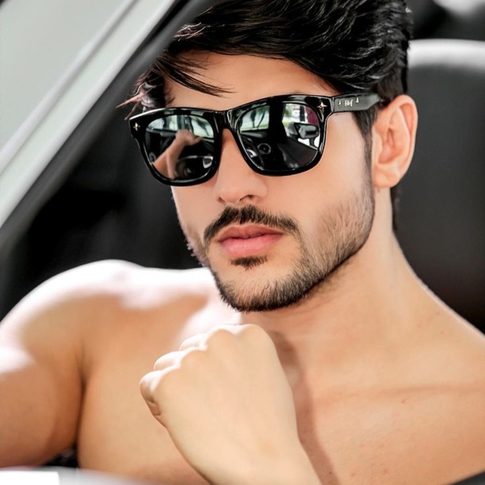 Mãe do BBB 18 Lucas rebate críticas ao filho