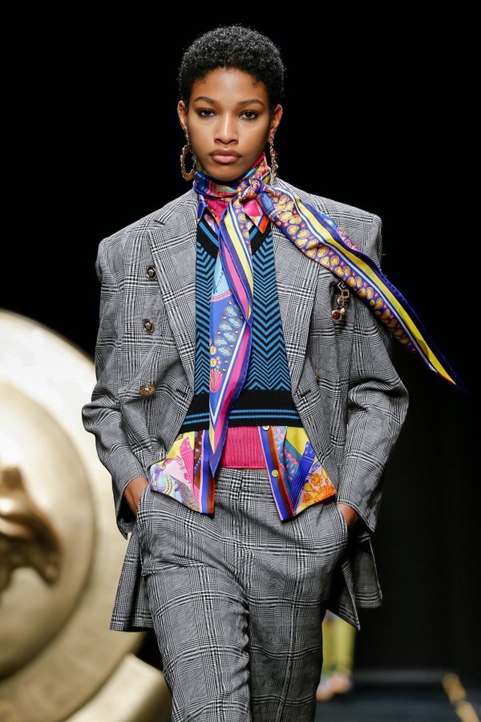 3 coisas que nós queremos usar do desfile da Versace