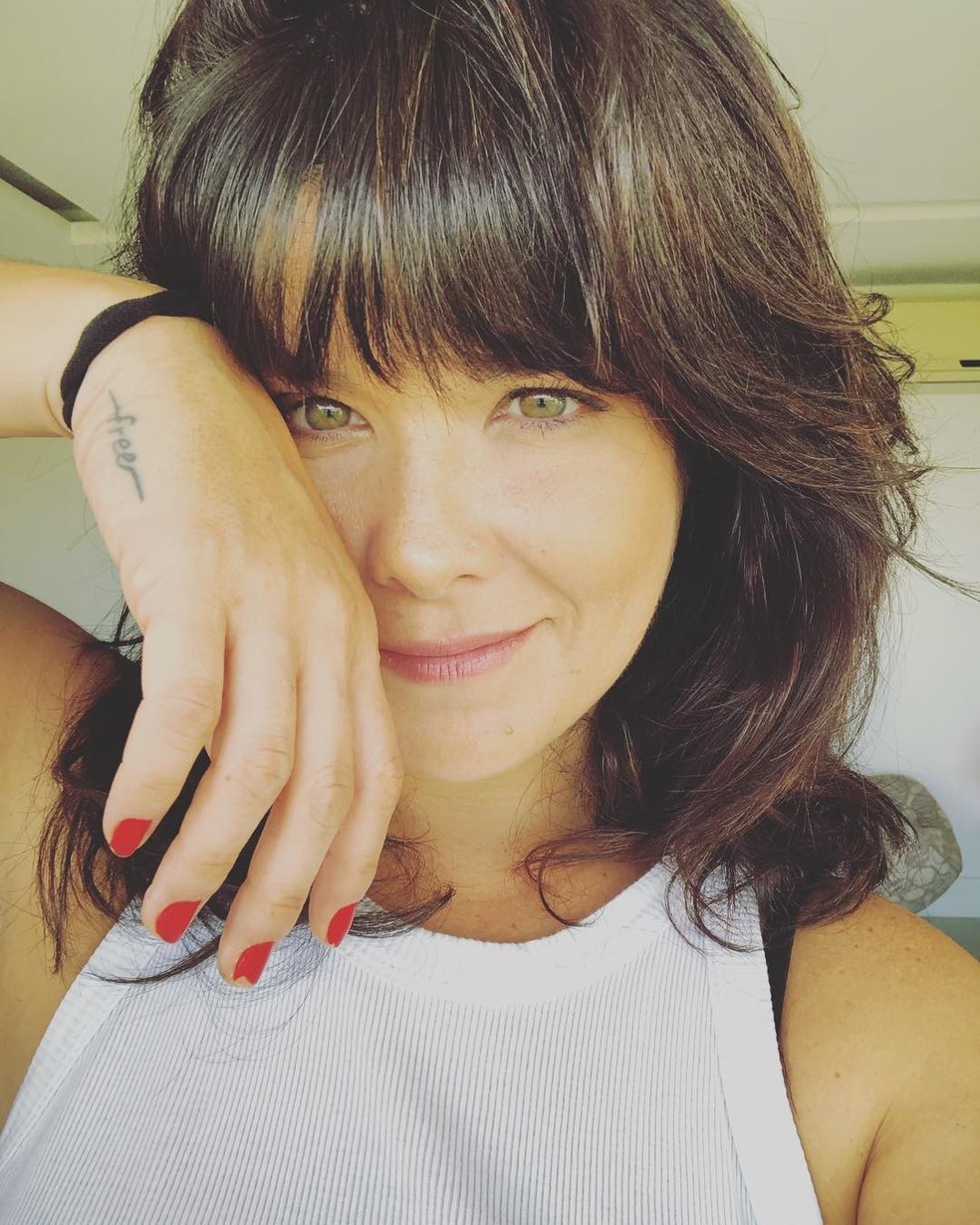 Samara Felippo relembra ensaio sensual: 'Queria estar assim'