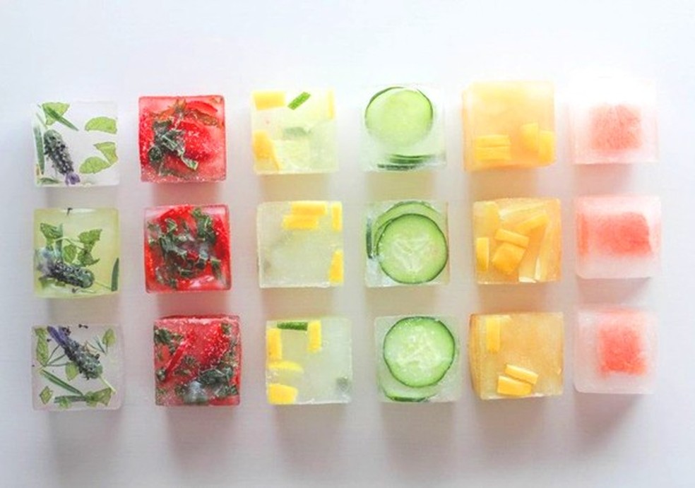 Como fazer gelos diferentões e deixar seu drink mais divertido
