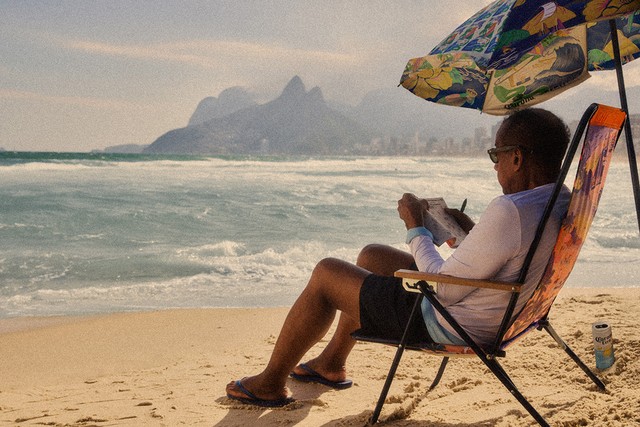 Tendo as praias cariocas como cenário e inspiração, collab entre Corona ...