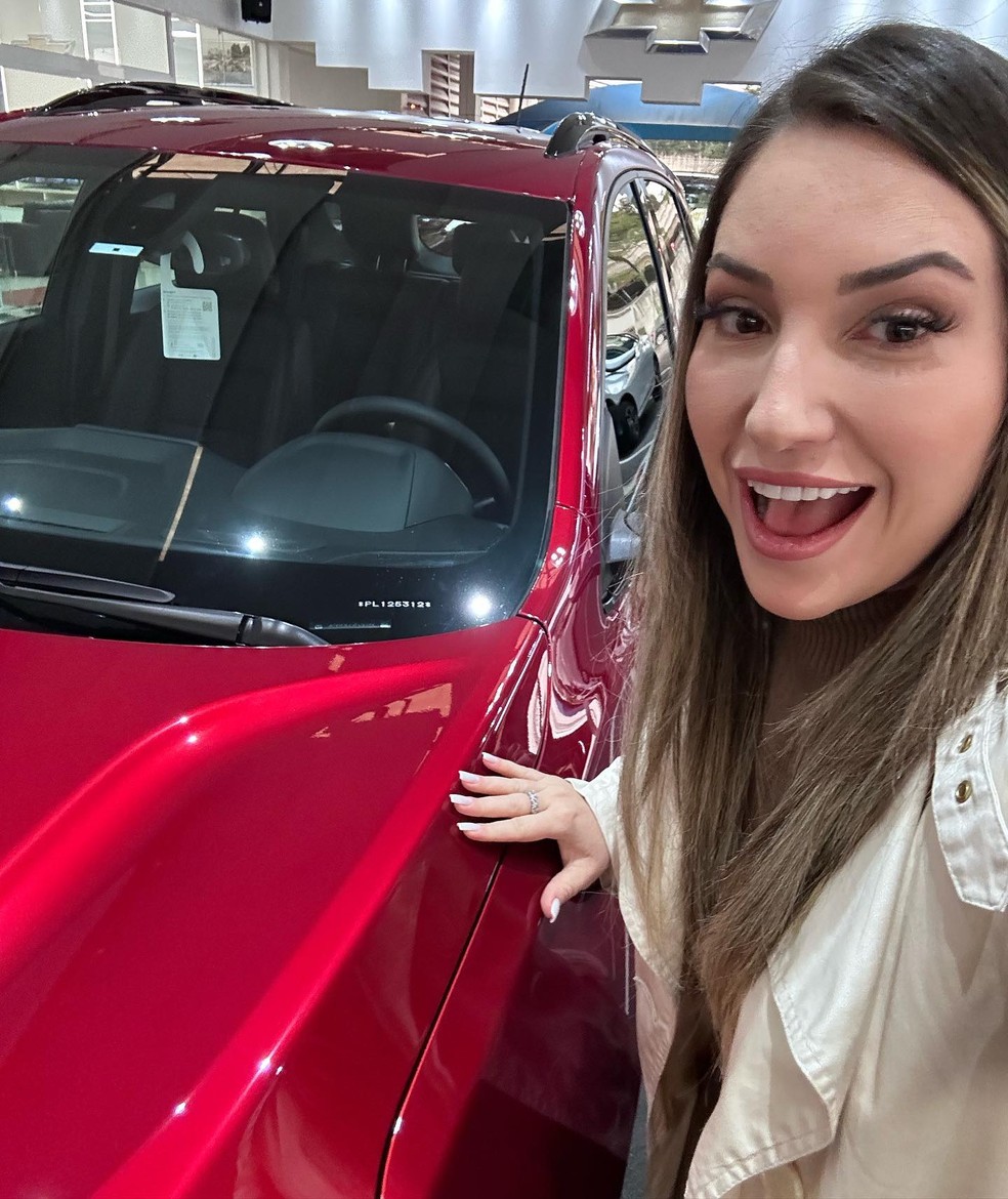 Amanda Meirelles recebe carro que ganhou na prova de resistência do BBB 23