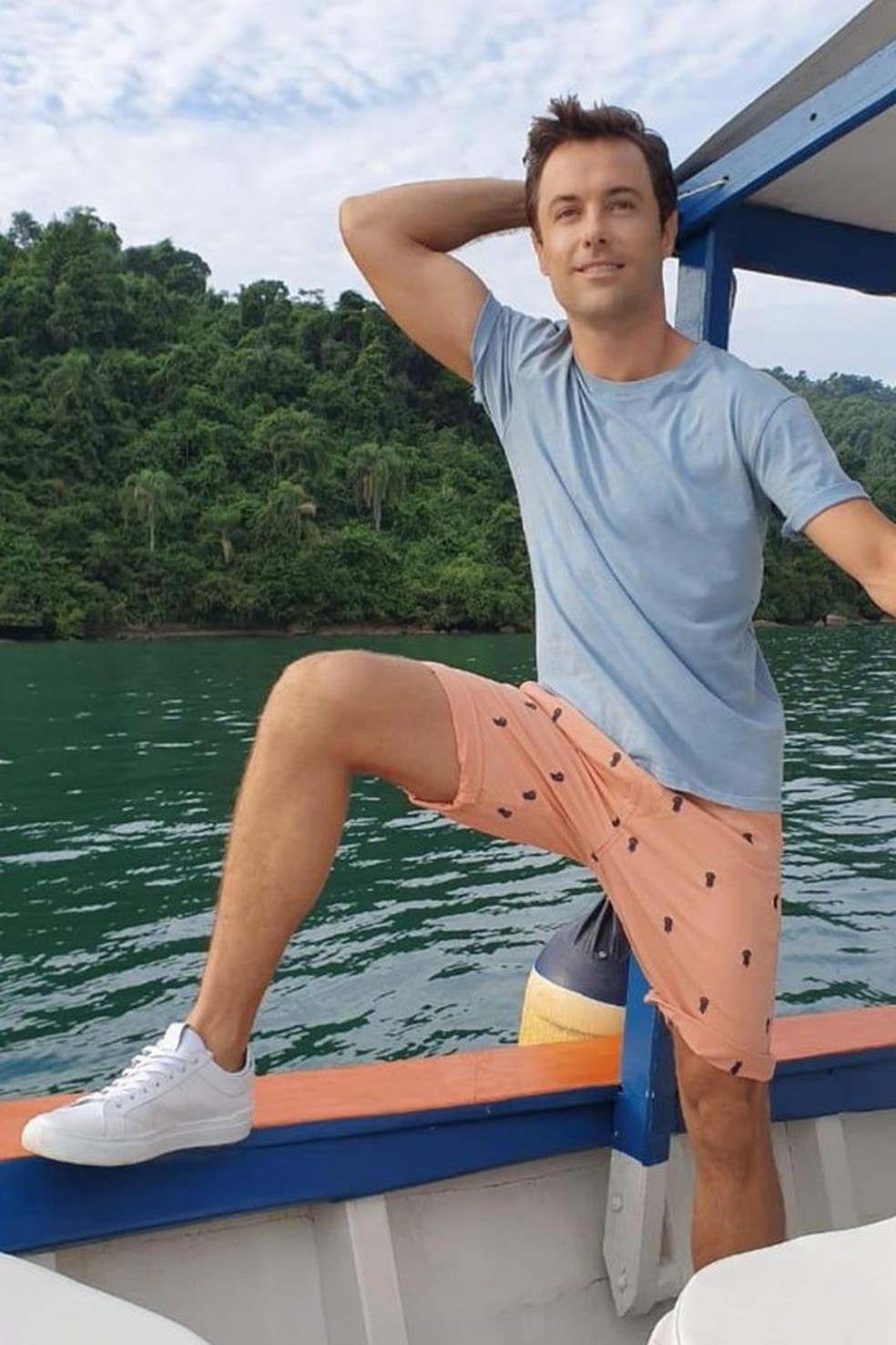 Kayky Brito posa em Paraty: 'Pessoa simples e com muito amor para dar'