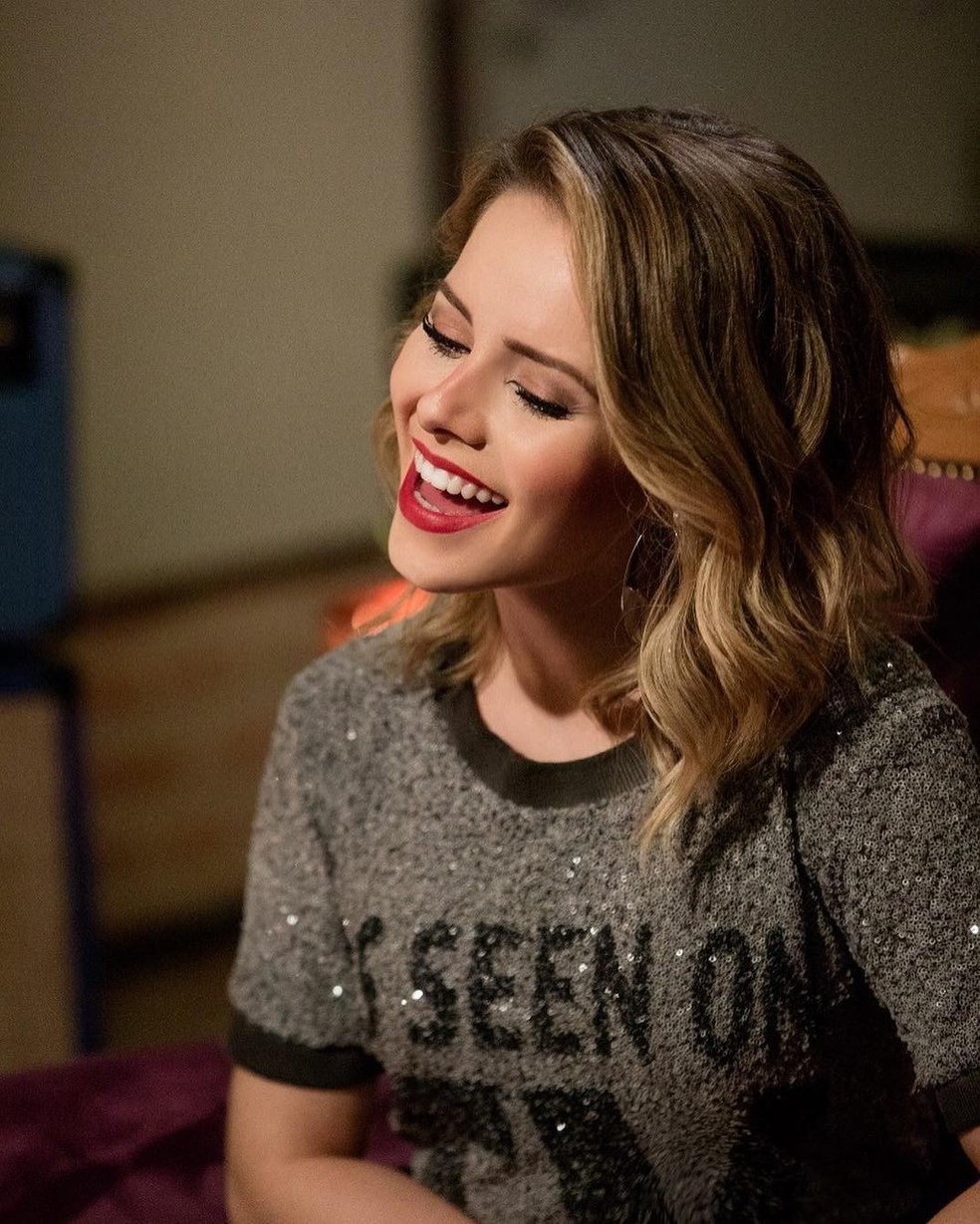 Sandy: inspire-se no estilo da cantora em 4 passos