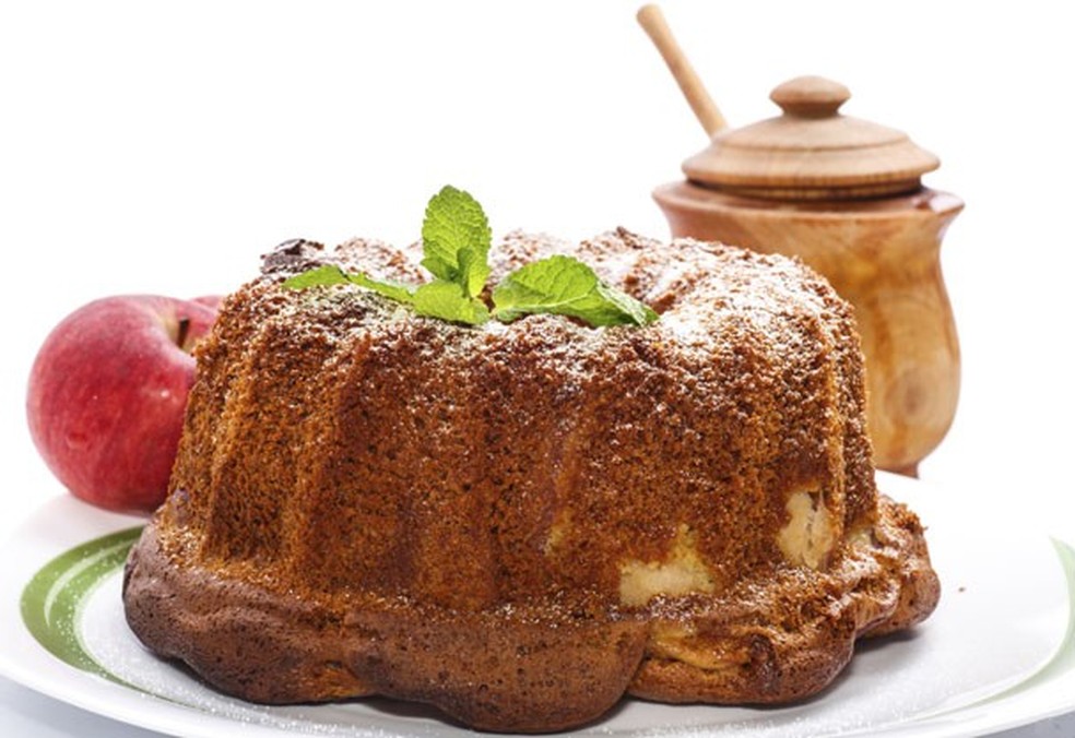 Bolo de maçã e mel é opção deliciosa pra esse finzinho de tarde