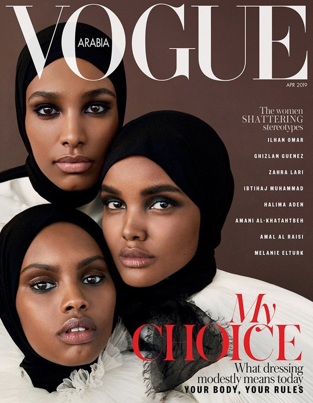 Vogue Arábia faz história e coloca três modelos usando hijab na capa
