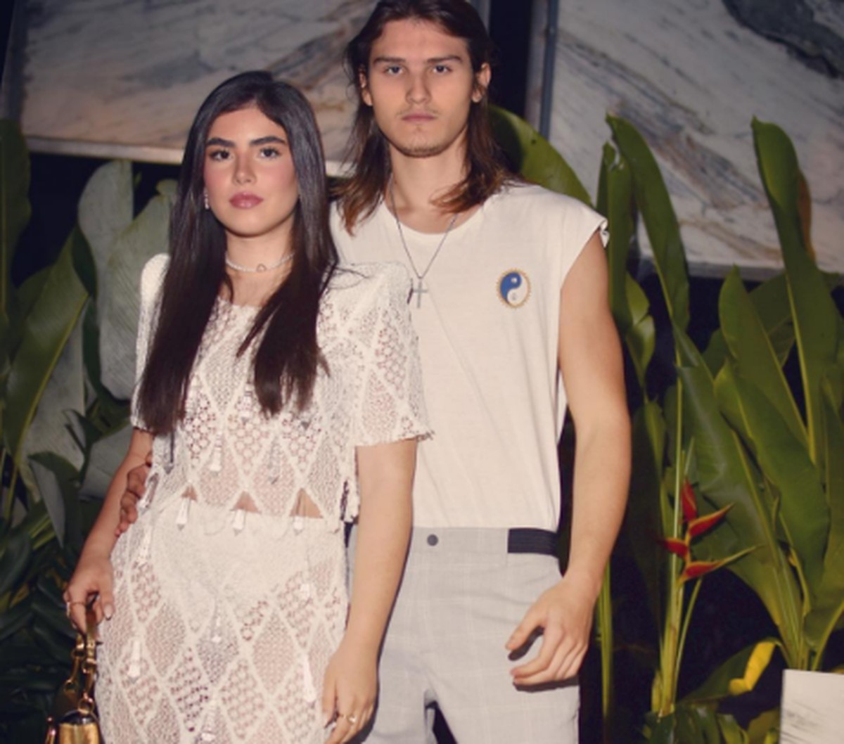 Zion, filho de Isabeli Fontana surge estiloso ao lado de Mel Bayde