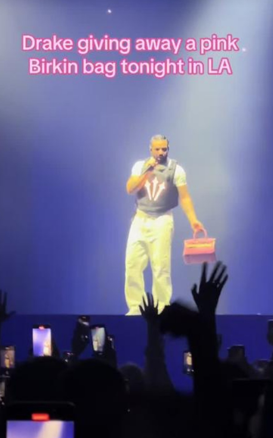 Drake presenteia fã com bolsa Birkin no valor de R$ 150 mil