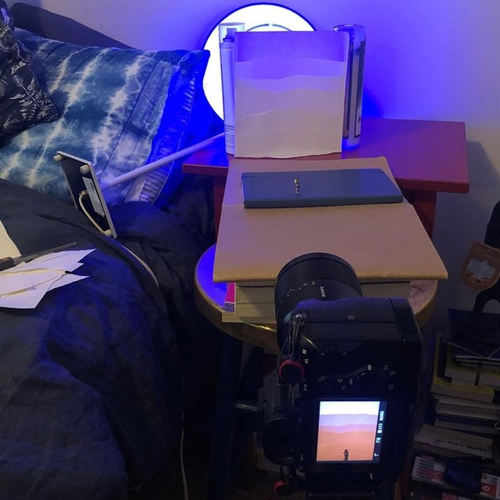 Fotógrafa usa objetos domésticos para simular fotos de paisagens incríveis