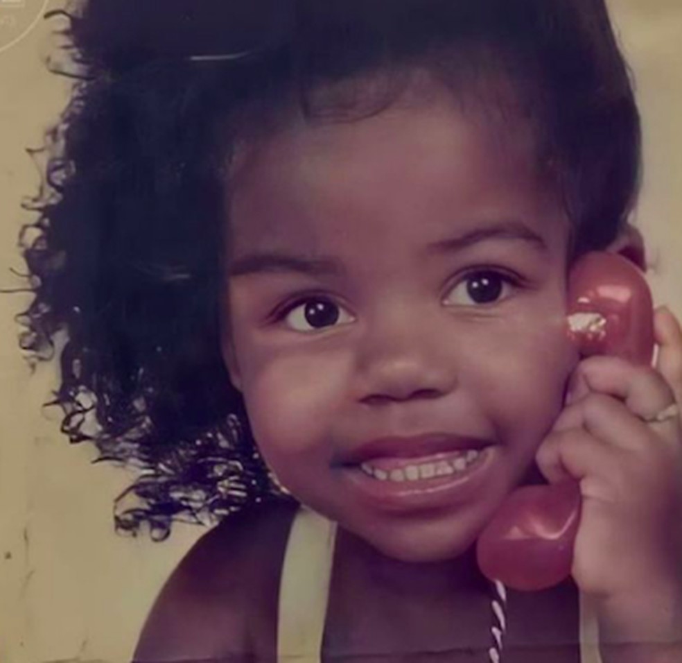 Em homenagem ao Dia das Crianças, Ludmilla compartilha foto da infância