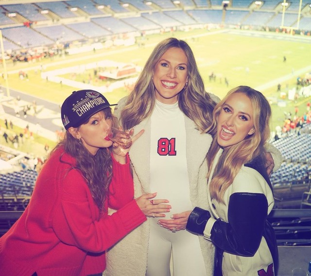 Taylor Swift recria foto com Lyndsay Bell após gravidez de Brittany Mahomes