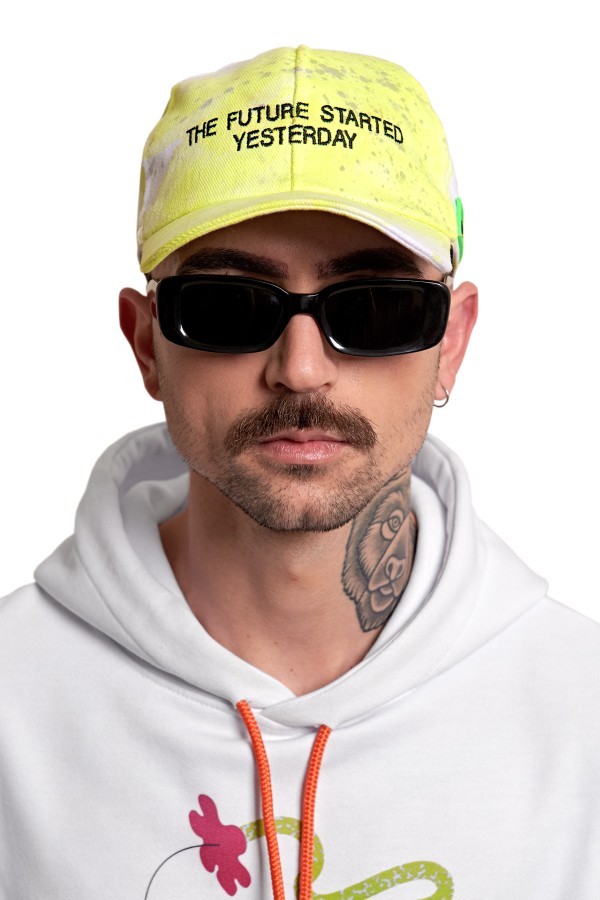 Após sucesso com os moletons tie-dye, Alexandre Pavão lança nova coleção