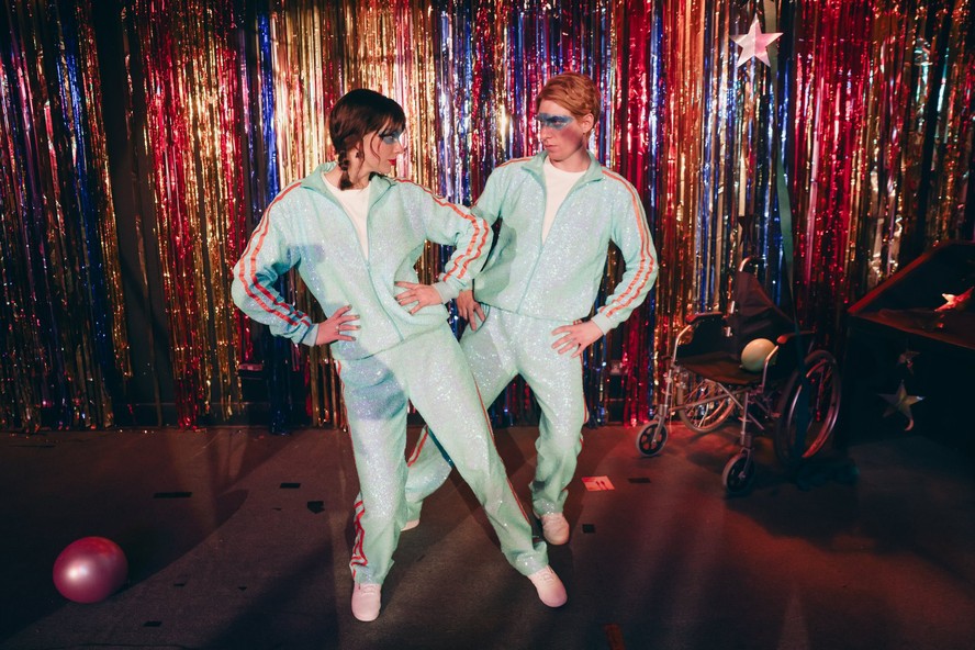 “Opalite”: Taylor Swift lança videoclipe com estética anos 90 e elenco ...