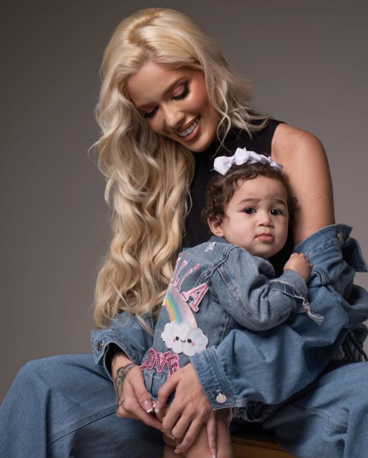 Karoline Lima faz carta aberta para a filha Cecília: 'Eu renasci de você'