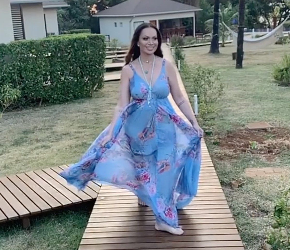 Solange Almeida comemora os 45 anos com vibe sereia