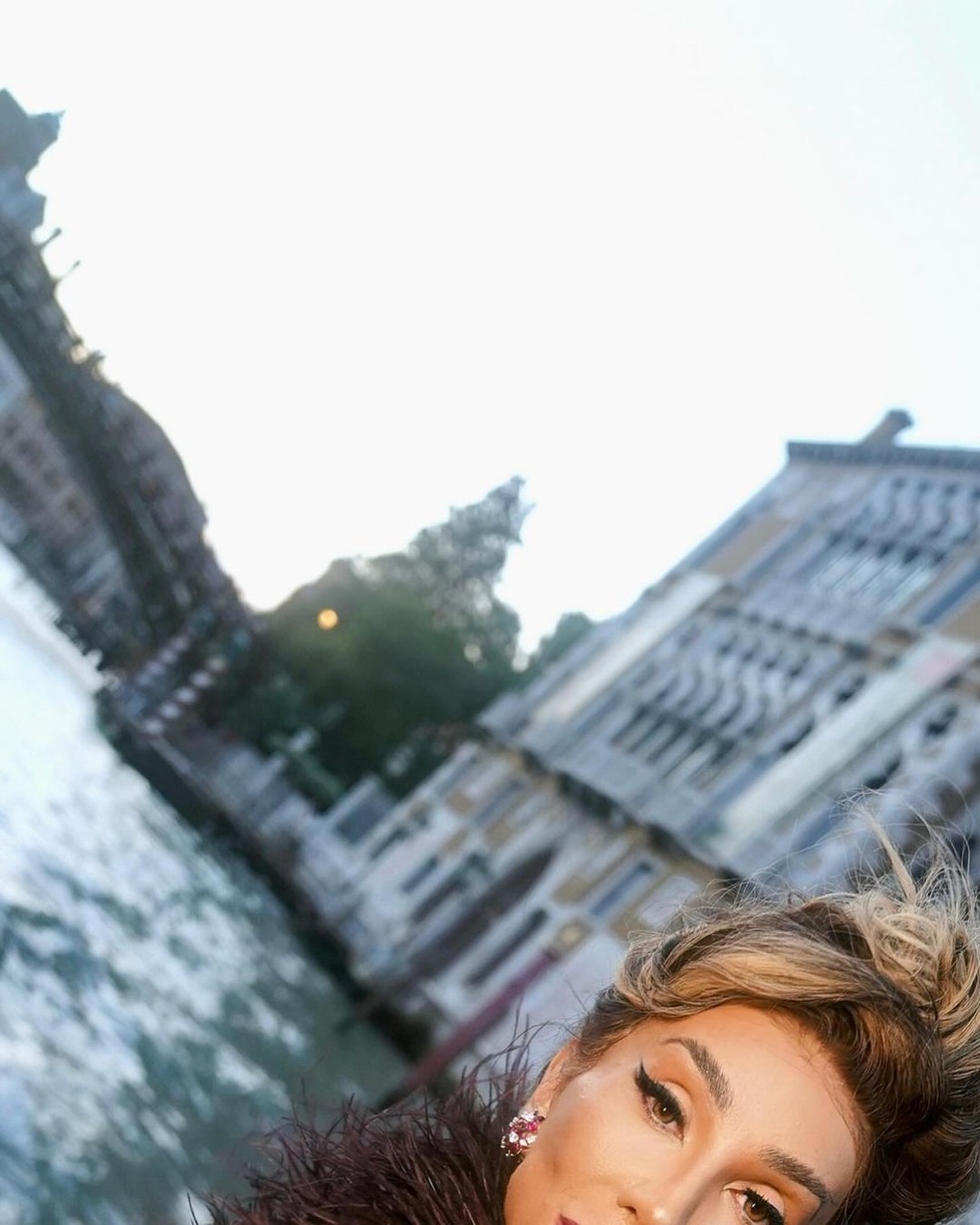 Maya Massafera posa com look grifado de R$ 49 mil em passeio de barco ...