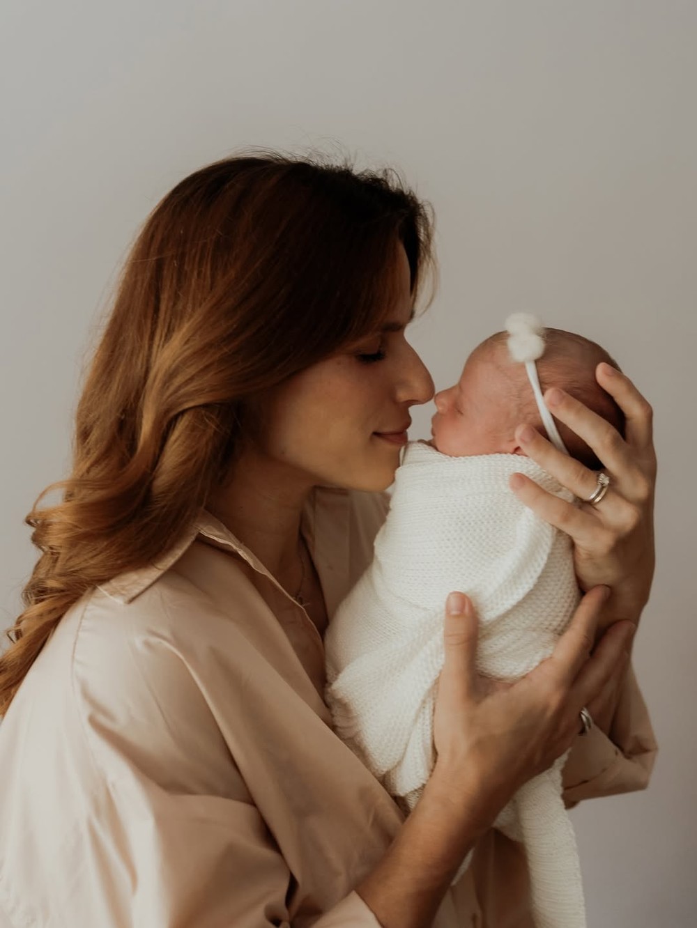 Jade Barbosa encanta com ensaio de fotos ao lado do marido e da filha ...