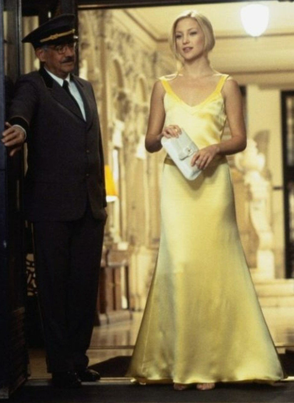 Sabrina Carpenter recria vestido icônico do filme 'Como Perder um Homem ...