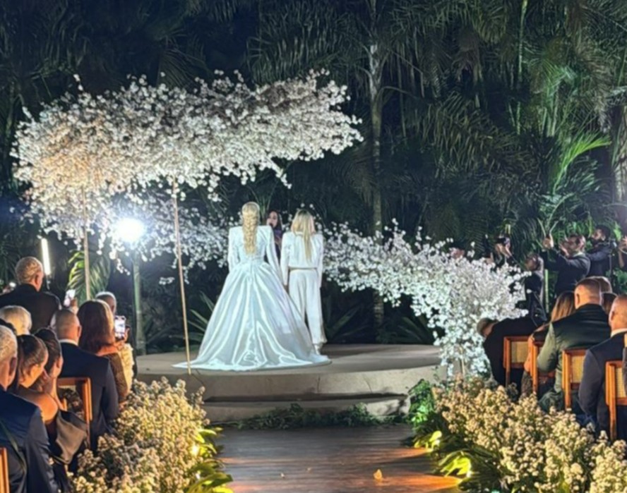 Monique Evans se casa com Cacá Werneck em cerimônia luxuosa