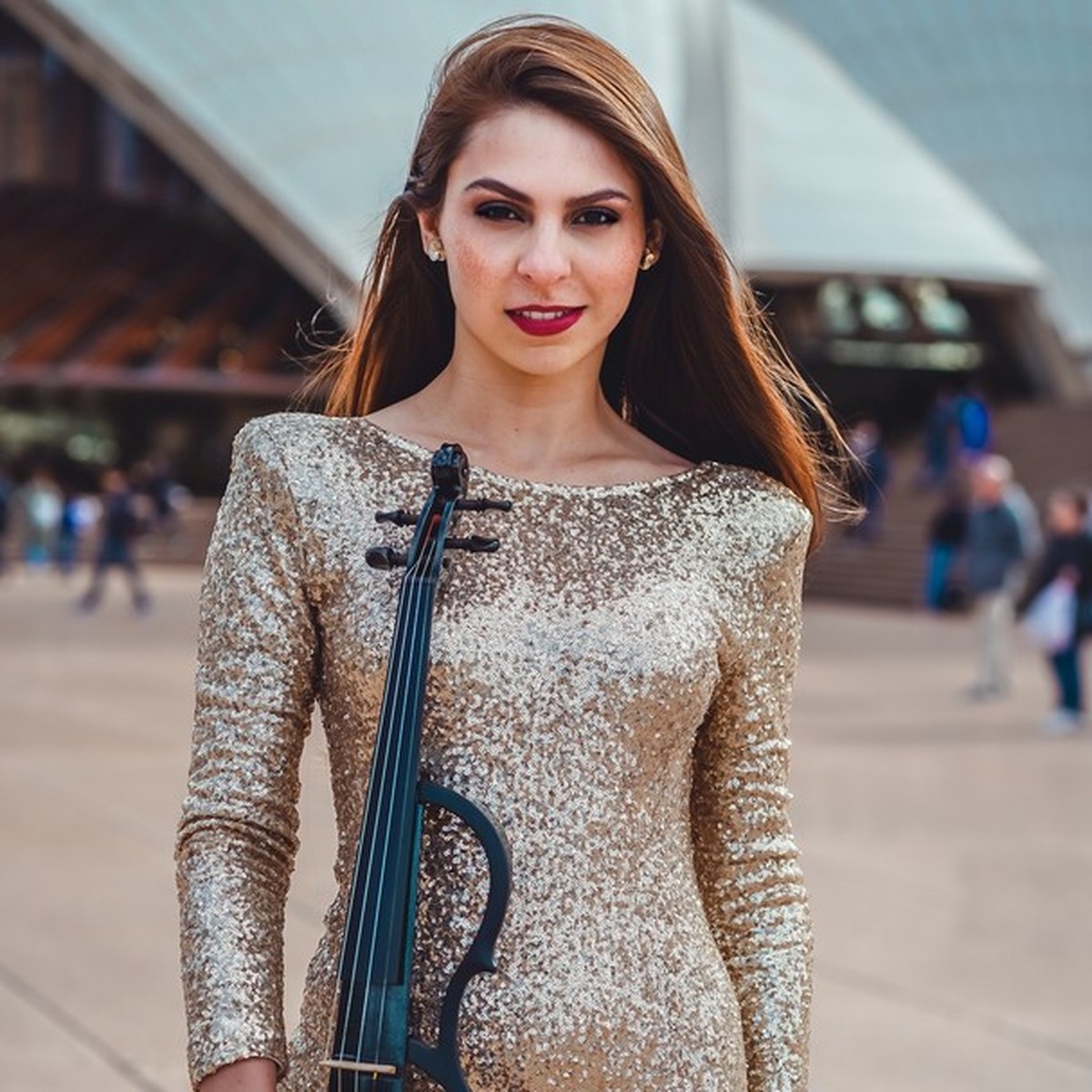 Ex-aluna de projeto social de Osasco se torna professora de violino na ...