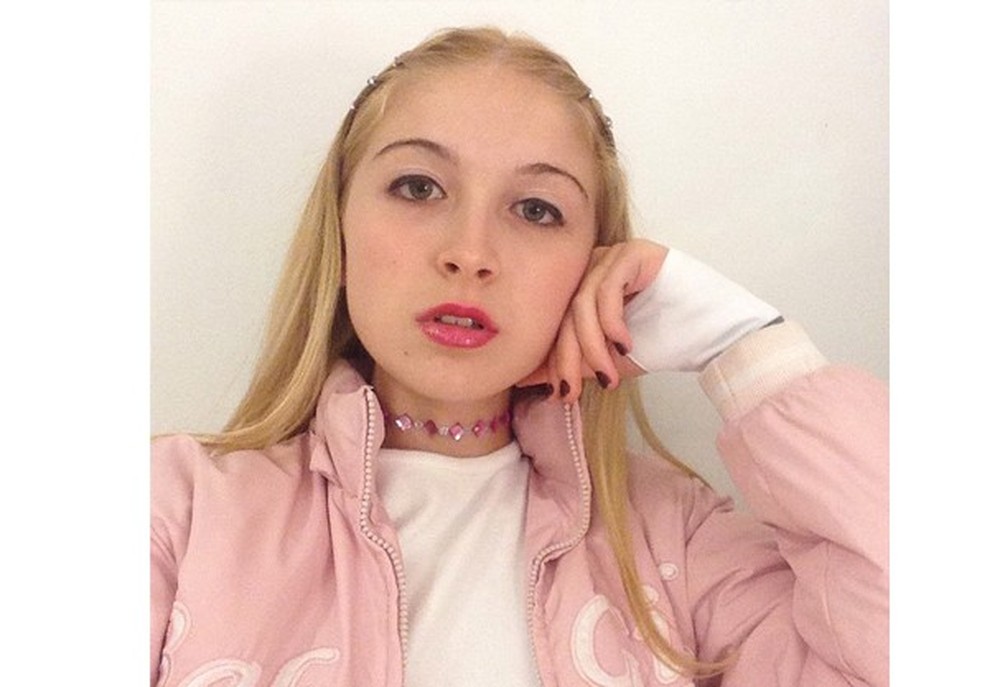 Parou no tempo: @internetgirl acha que vive nos anos 2000. Siga essa ...