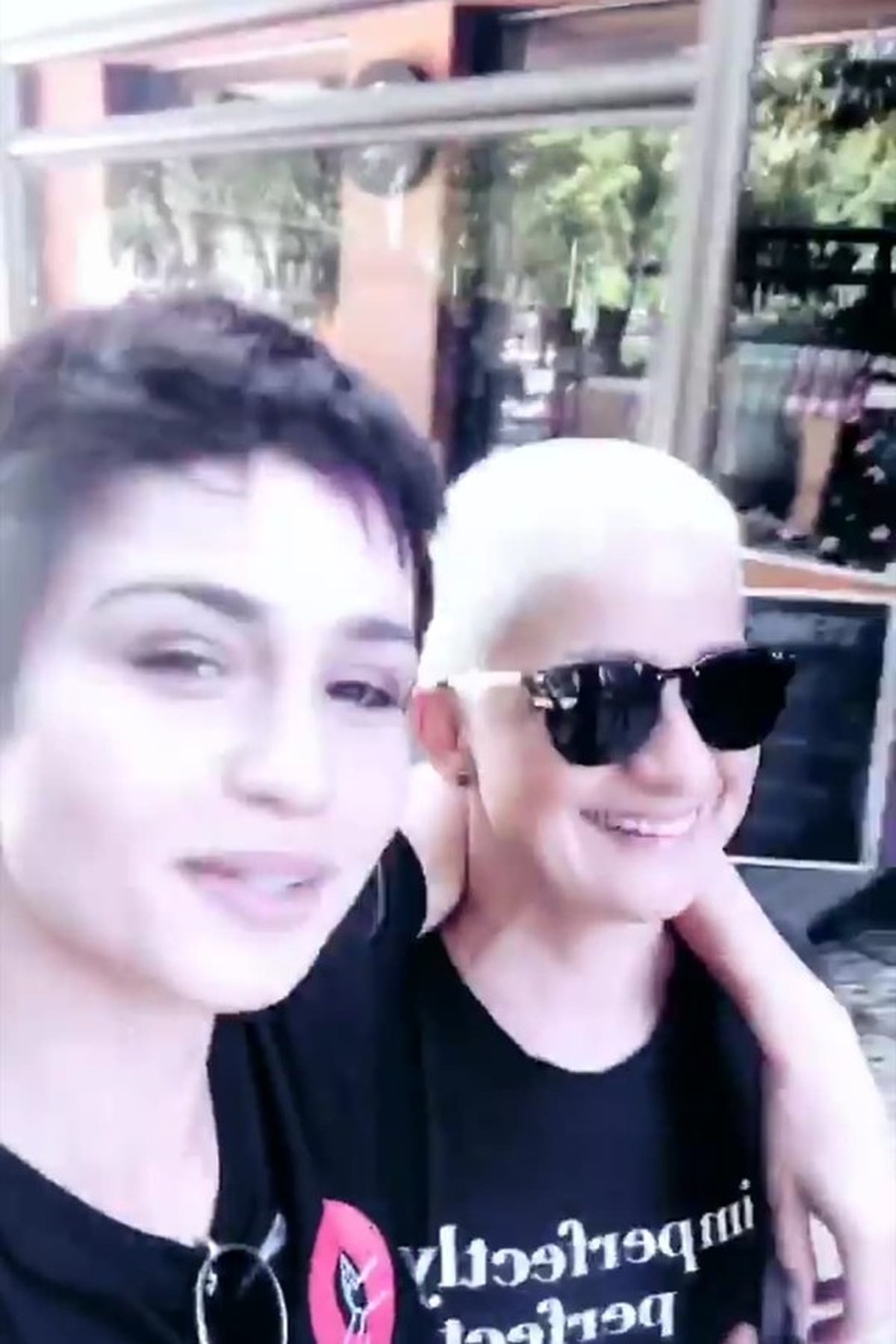 Nanda Costa canta 'A Nova Loira Do Tchan' para Lan Lahn