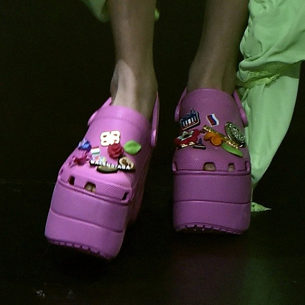 Acha que já viu tudo na vida? Então prepare-se para as Crocs de plataforma