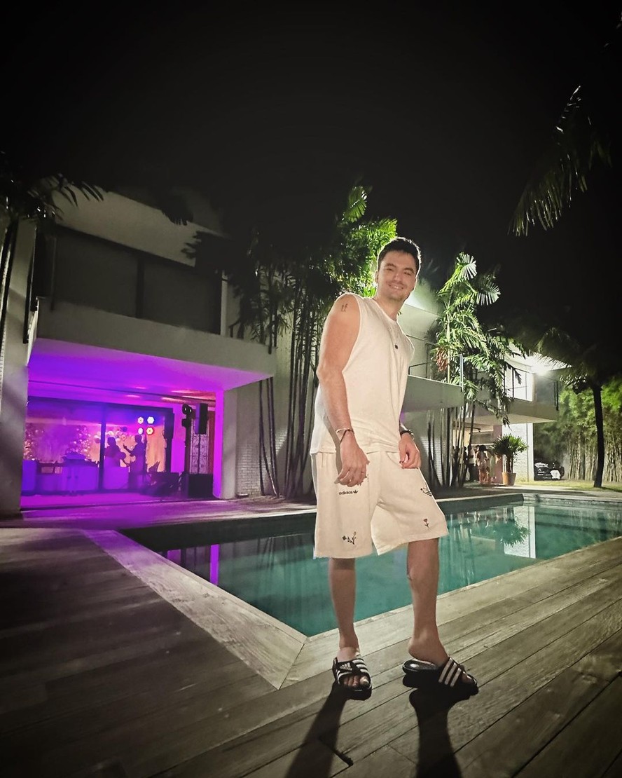 Felipe Neto mostra nova casa: 'Esse foi meu presente para mim mesmo!'