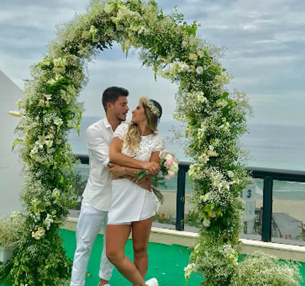 Mayra Cardi e Arthur Aguiar se casam no Rio de Janeiro